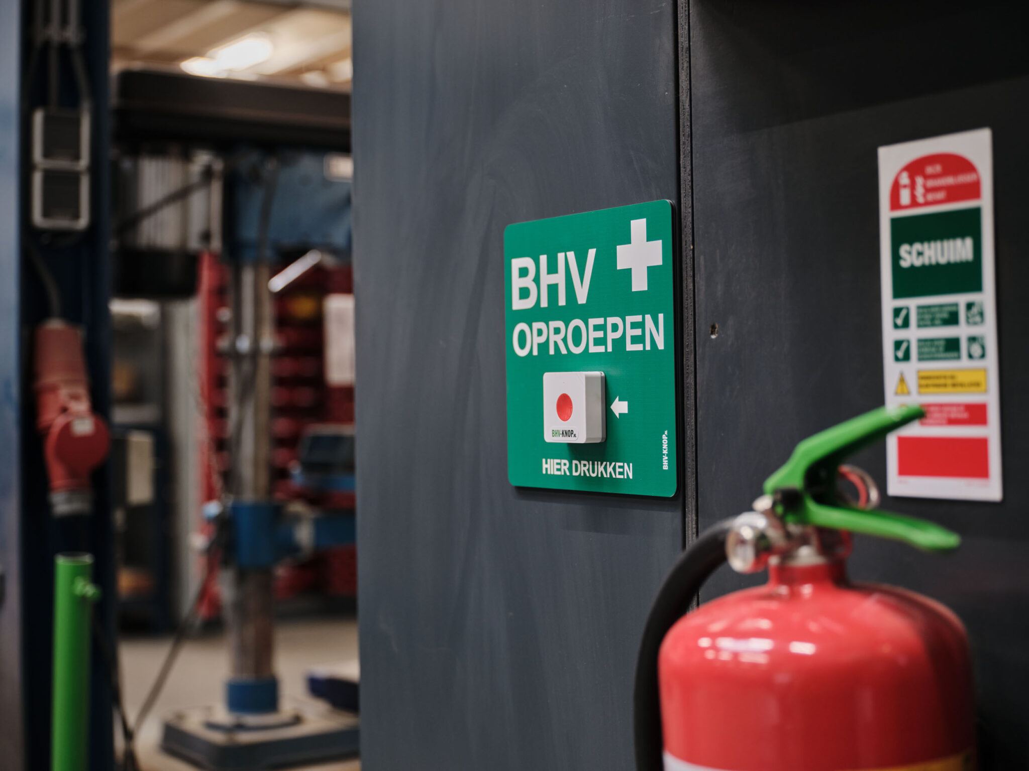 Hoe te handelen bij brand: stappen voor de BHV’er - BHV-Knop.nl